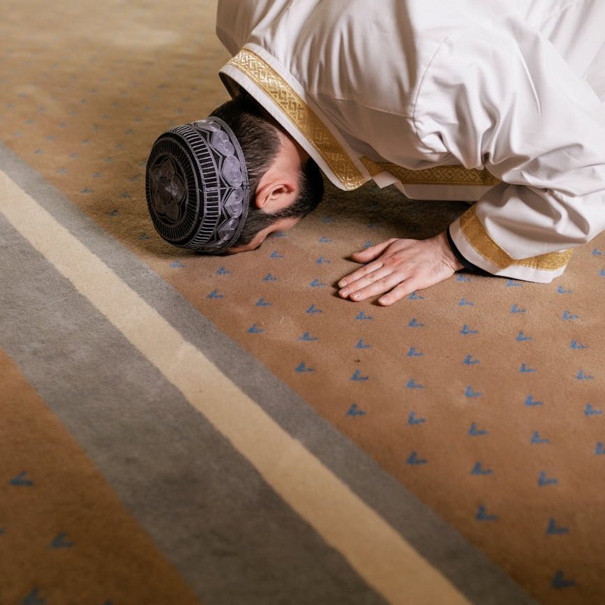 4 Physical Benefits & Facts About Sujud (Prostration)